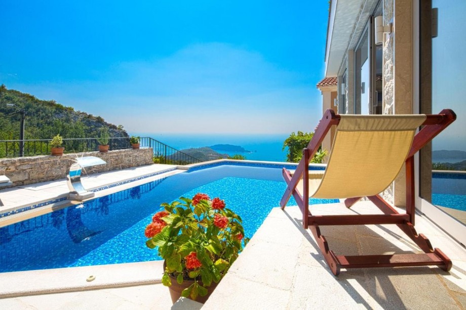 Villa Grapevine with Pool in Budva for Rent | Montenegro Villas